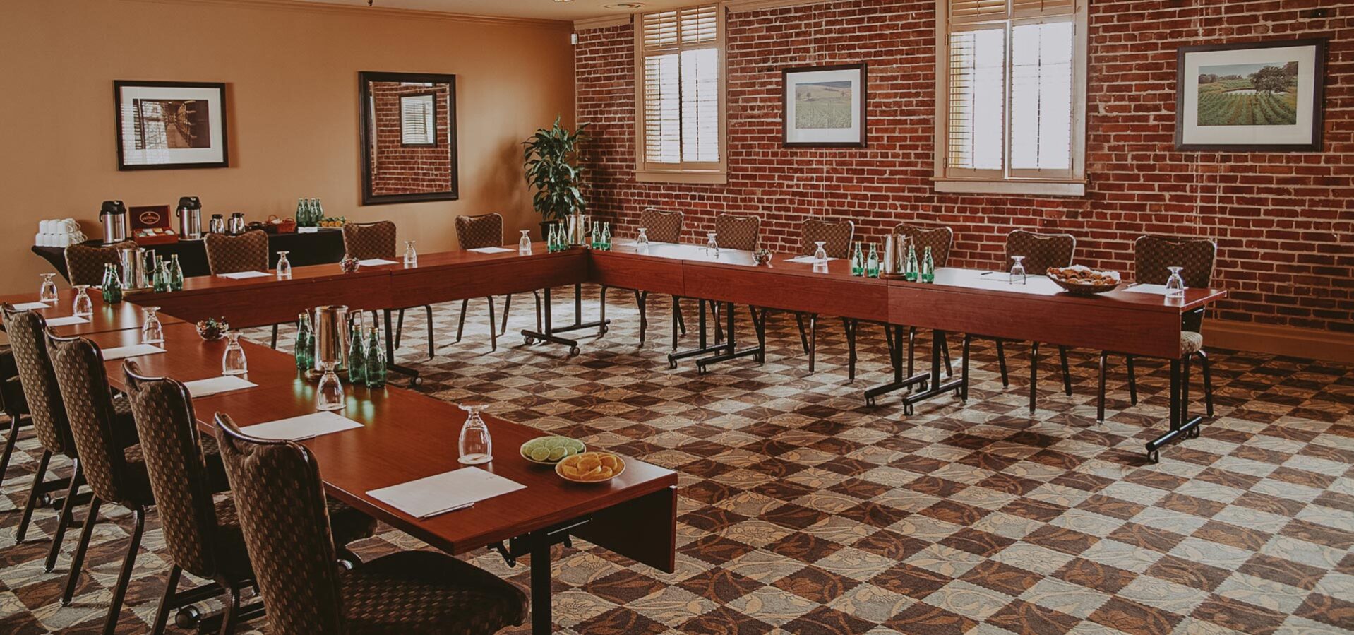Meeting, Event and Conference Venues in Ontario | Vintage Hotels